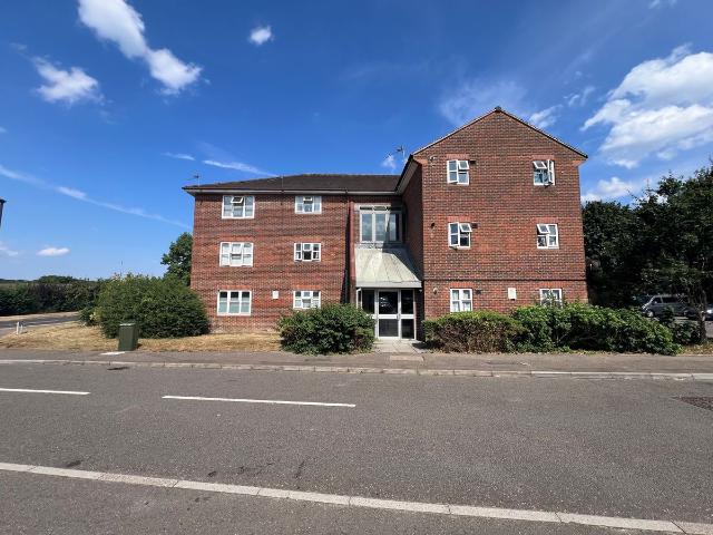 Meridian Close, Crawley RH11, 1 bed flat to rent, £1,250 pcm | PrimeLocation