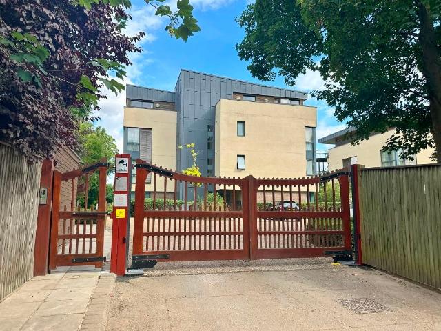 Meridian Gardens, Newmarket CB8, 2 bed flat to rent, £1,650 pcm | PrimeLocation