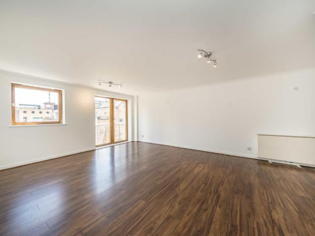 Meridian Place, Canary Wharf E14, 2 bed flat to rent, £2,500 pcm | PrimeLocation