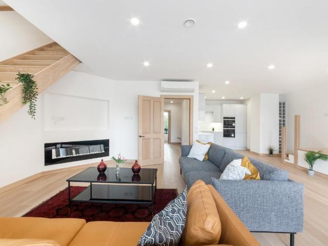 Meridian Place, Canary Wharf E14, 3 bed flat to rent, £4,150 pcm | PrimeLocation