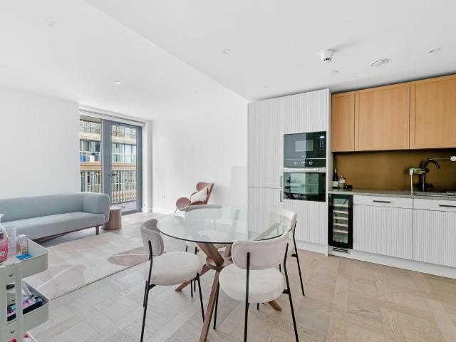 Merino Gardens, London Dock, Wapping E1W, 1 bed flat to rent, £3,150 pcm | PrimeLocation