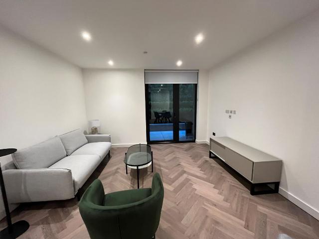Merino Gardens, London E1W 2 bed flat to rent, £3,800 pcm | PrimeLocation