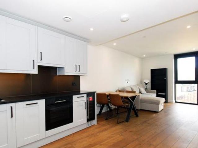 Merino Gardens, London, Studio Apartment For