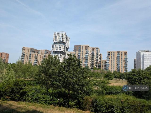 Merlin Court, London, SE3 3 bed flat to rent £3,000 pcm £692 pw