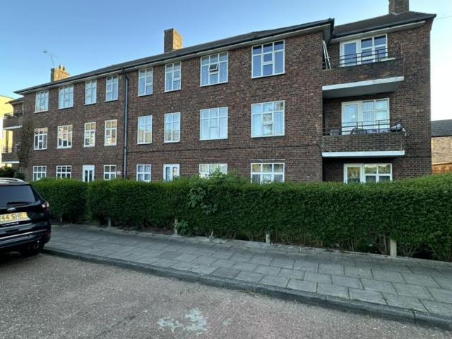 Merlin Close, Ilford IG6 1 bed flat to rent £1,299 pcm £300 pw