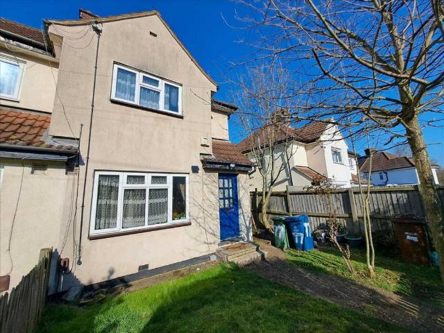 Merlin Crescent, Edgware, HA8 3 bed semi detached house to rent £2,250 pcm £519 pw