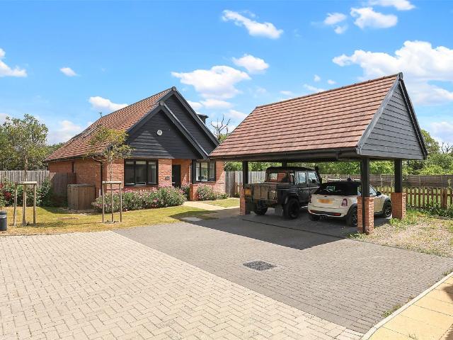 Merlin Drive, Edenbridge, Surrey TN8, 4 bed detached house to rent, £3,500 pcm | PrimeLocation