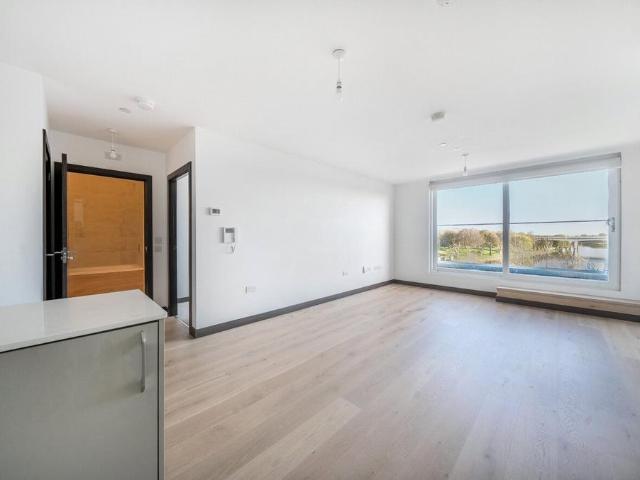 Merlin Drive, Fletton Quays. 1 bed flat to rent £1,050 pcm £242 pw