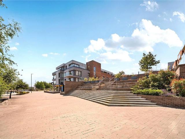 Merlin Drive, Fletton Quays. 2 bed flat to rent £1,275 pcm £294 pw