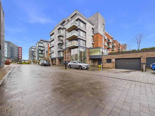 Merlin Drive, Fletton Quays, PE2 2 bed flat to rent £1,450 pcm £335 pw