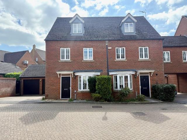 Merman Rise, Oxley Park 4 bed townhouse to rent £1,795 pcm £414 pw