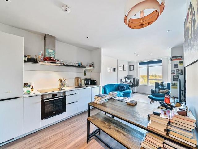 Merrion Avenue, Stanmore HA7, 1 bed flat to rent, £1,700 pcm | PrimeLocation