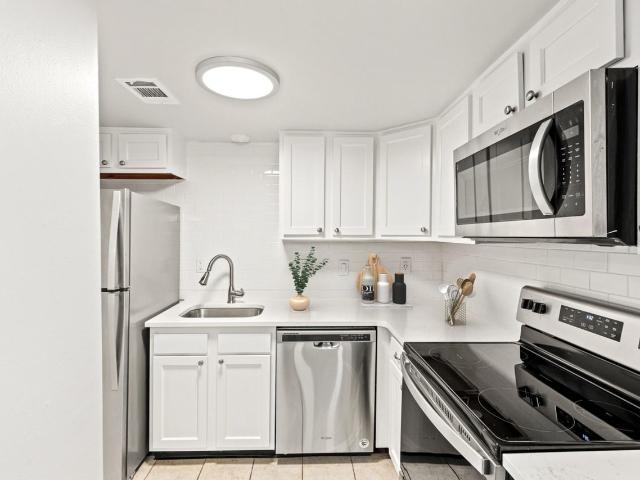 Merrick Place 2 Bedroom Apartment for Rent at 3260 Commodore Dr, Lexington, KY 40502
