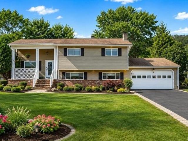 Merriewold Ln N, Monroe, Home For Sale