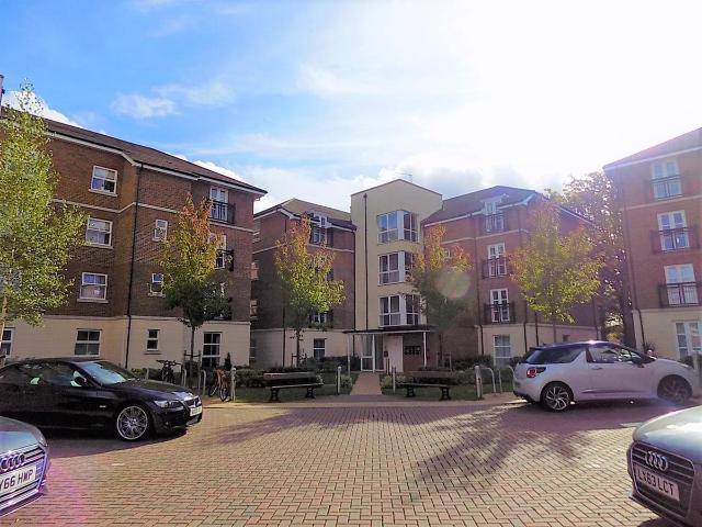 Merrill House, Farnborough GU14, 2 bed flat to rent, £1,450 pcm | PrimeLocation