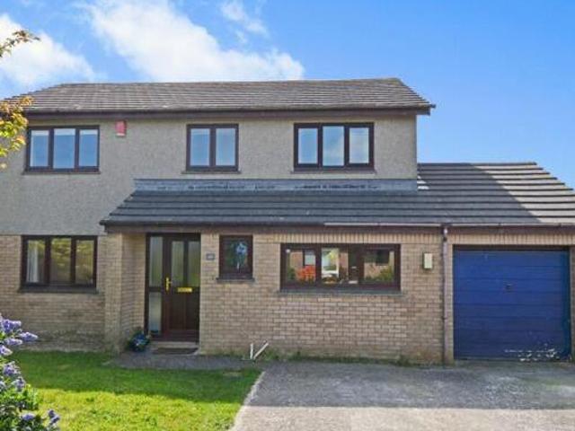 Merritts Way, Pool, 4 Bedroom Detached