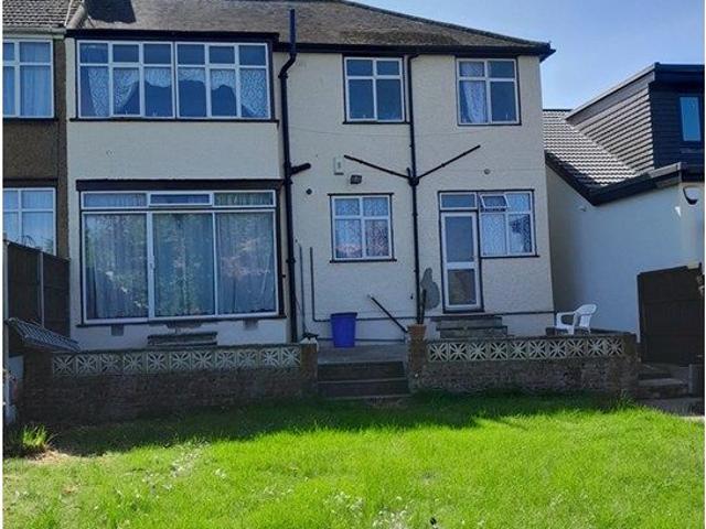 Merrivale Avenue, Ilford IG4, Room to rent, £800 pcm | PrimeLocation