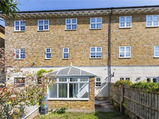 Merrivale Square, Oxford. 4 bed terraced house to rent £3,650 pcm £842 pw