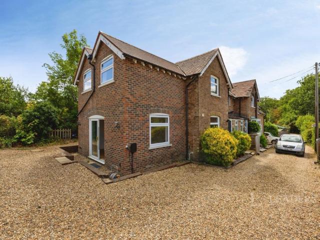 Merrow Lane, Guildford, Surrey, GU4 3 bed semi detached house to rent £2,650 pcm £612 pw