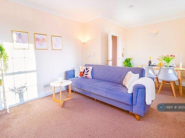 Merryfield, London, SE3 2 bed maisonette to rent £1,995 pcm £460 pw