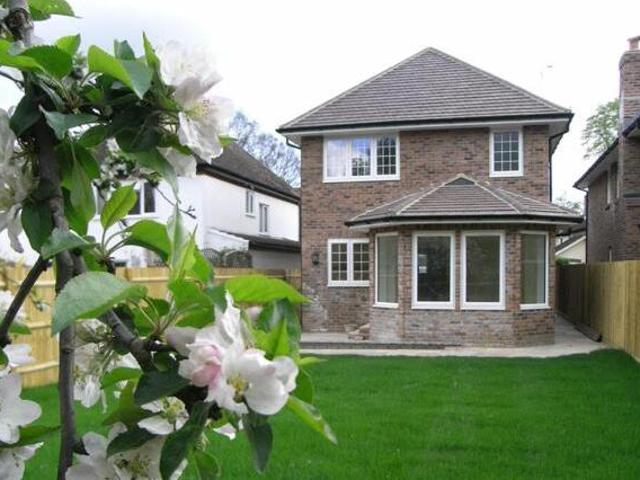Merrylands Road, Bookham, 4 Bedroom Detached