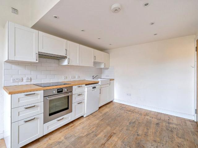 Merrywalks, Stroud, Gloucestershire GL5, 2 bed flat to rent, £950 pcm | PrimeLocation