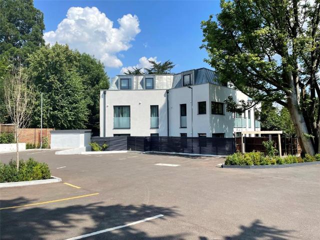 Merrywood Park, Reigate, RH2 2 bed apartment to rent £2,200 pcm £508 pw
