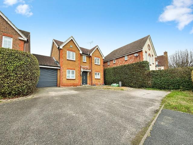 Mersea Crescent, Wickford SS12, 4 bed detached house to rent, £2,400 pcm | PrimeLocation