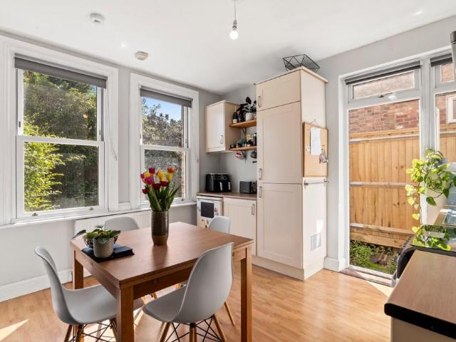 Mersey Road, London 1 bed flat to rent £1,850 pcm £427 pw