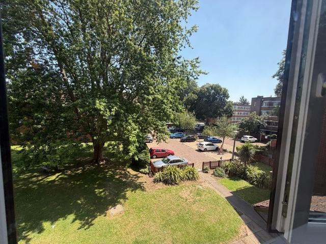 Mersham Road, Thornton Heath CR7, 2 bed flat to rent, £2,000 pcm | PrimeLocation