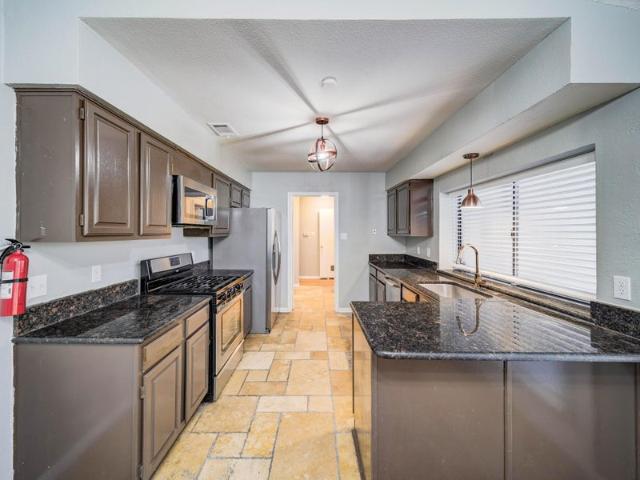 Mesquite House with Dining area. Cozy & comfy