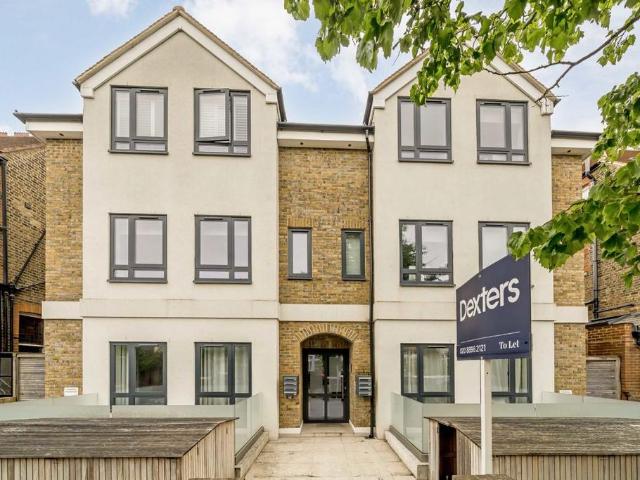 Messaline Avenue, London W3 3 bed flat to rent £3,198 pcm £738 pw