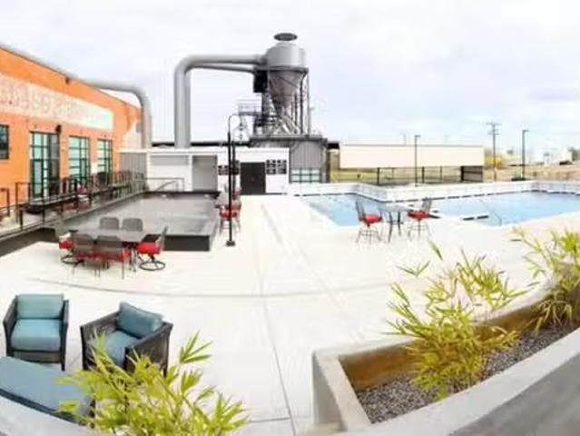 Metal 1 Bed 1 Bath 1 Level 579 Sqft Miller Lofts