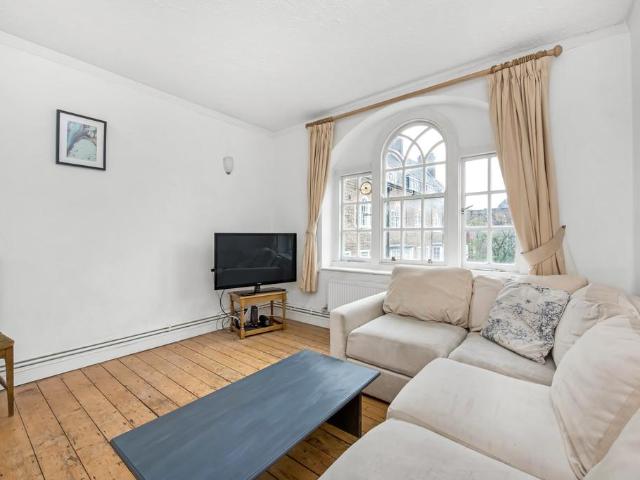 Metcalfe House, Wandsworth, SW8 2 bed maisonette to rent £2,250 pcm £519 pw