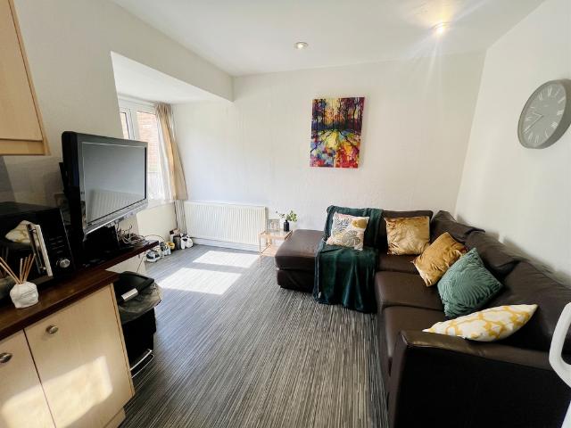 Metchley Drive 4 bed, Harborne B17 4 bed house to rent £1,651 pcm £381 pw