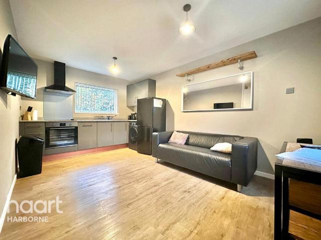 METCHLEY DRIVE, HARBORNE 2 bed flat to rent £1,175 pcm £271 pw