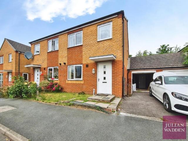Metcombe Way, Beswick, Manchester, M11 3 bed semi detached house to rent £1,295 pcm £299 pw