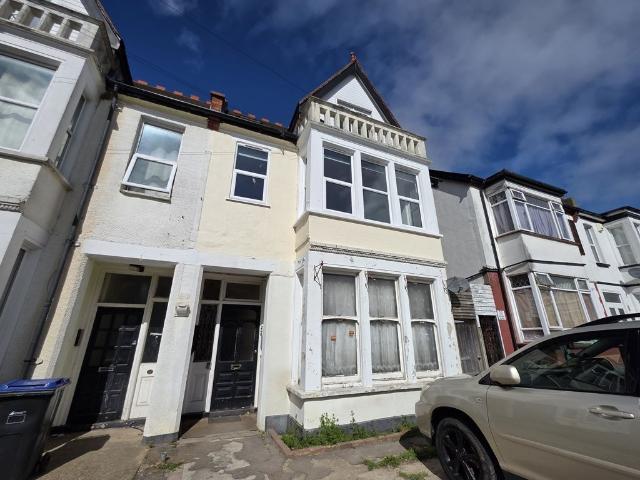 Meteor Road, Westcliff On Sea SS0, 2 bed flat to rent, £1,100 pcm | PrimeLocation