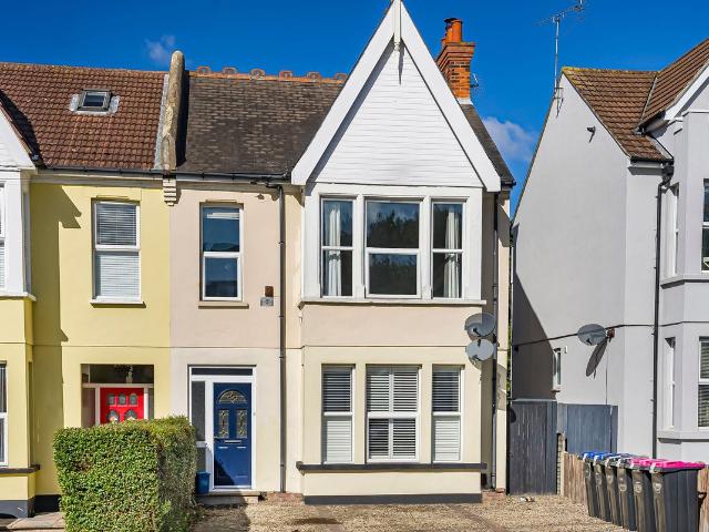Meteor Road, Westcliff On Sea SS0, 3 bed flat to rent, £1,450 pcm | PrimeLocation