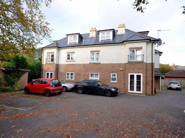 Methuen Road, Bournemouth BH8 3 bed flat to rent £1,750 pcm £404 pw