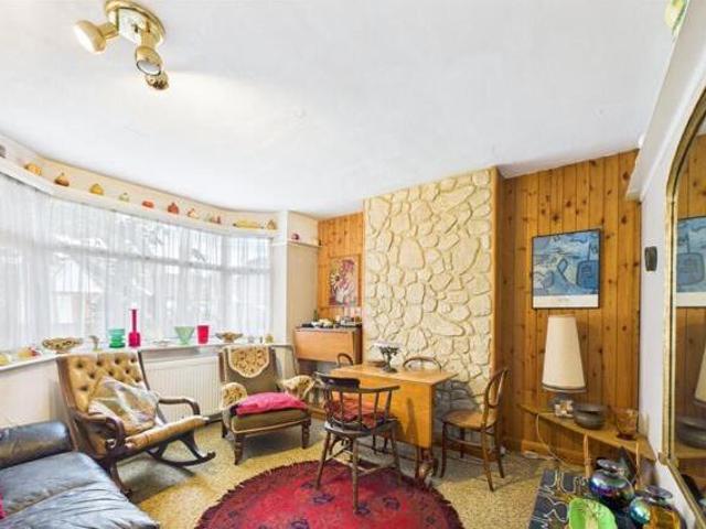 Methuen Road, Edgware, 3 Bedroom Semi detached