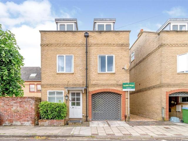 Methuen Street, Hampshire SO14 4 bed semi detached house to rent £2,100 pcm £485 pw