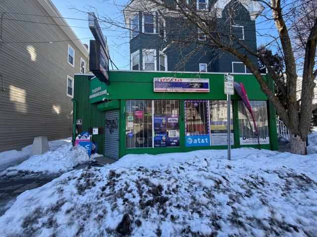 Methuen/Lawrence Line Versatile Commercial Unit
