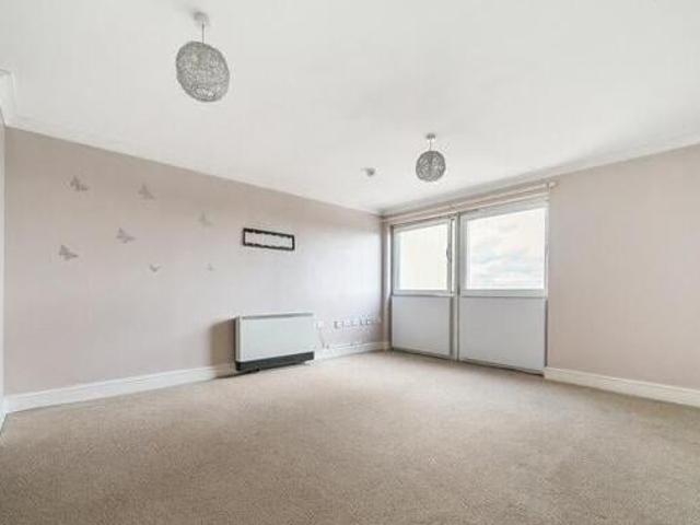 Methven Court, Edmonton, 2 Bedroom Flat