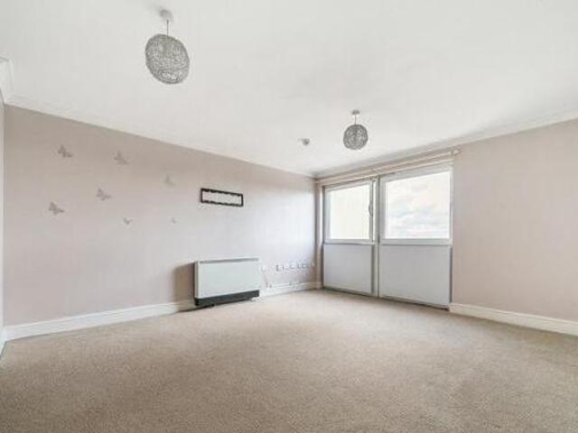 Methven Court, Edmonton, 2 Bedroom Flat