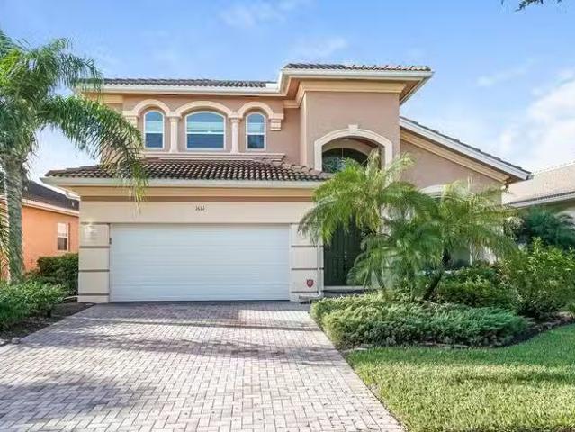 METICULOUSLY MAINTAINED 3/2 WITH LOFT! 1661 Birdie Drive