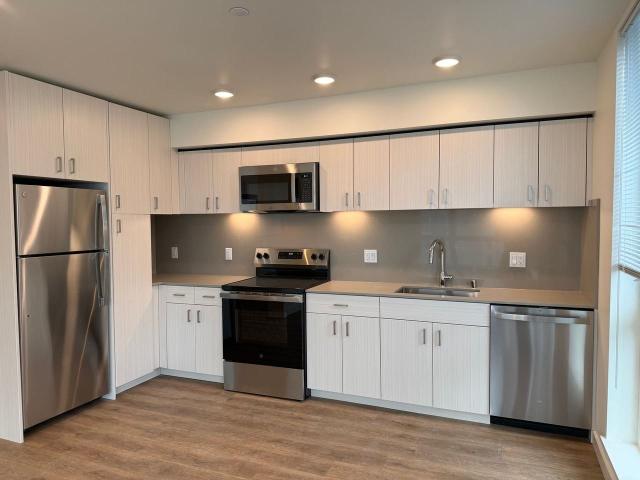Metro 5000 Apartments | Furnished Student Housing in Seattle U 4 Bedroom Apartment for Rent at 5000 12th Ave Ne, Seattle, WA 98105 University District
