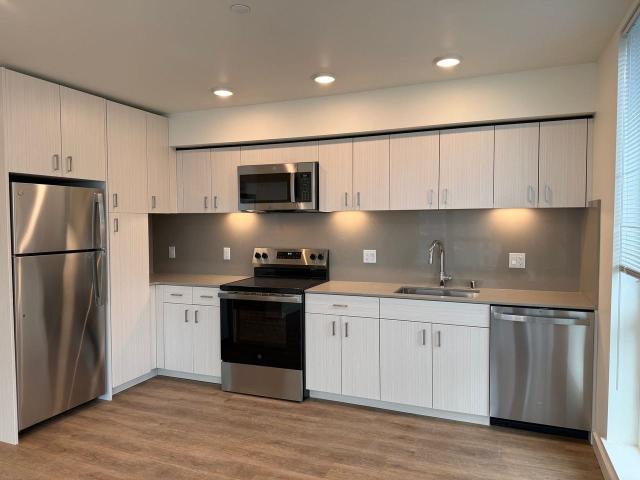 Metro 5000 Apartments | Furnished Student Housing in Seattle U 4 Bedroom Apartment for Rent at 5000 12th Ave Ne, Seattle, WA 98105 University District