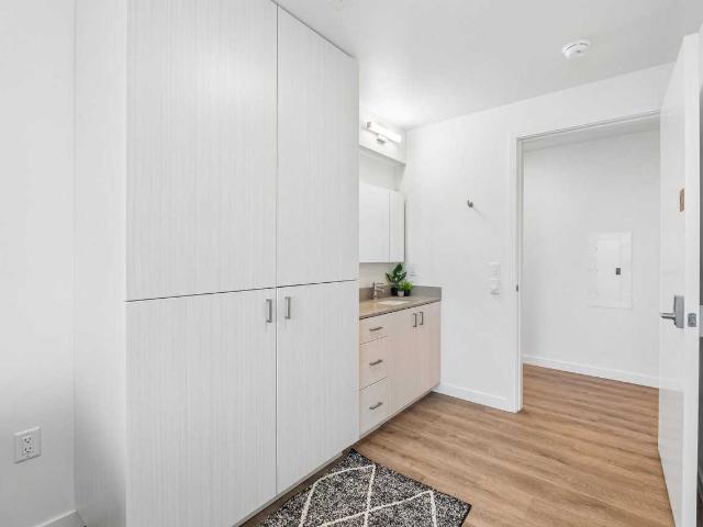 Metro 5000 Apartments | Furnished Student Housing in Seattle U 5 Bedroom Apartment for Rent at 5000 12th Ave Ne, Seattle, WA 98105 University District