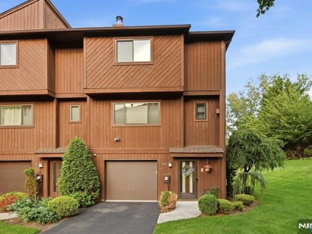 Metro Vista Dr, Hawthorne, Home For Sale